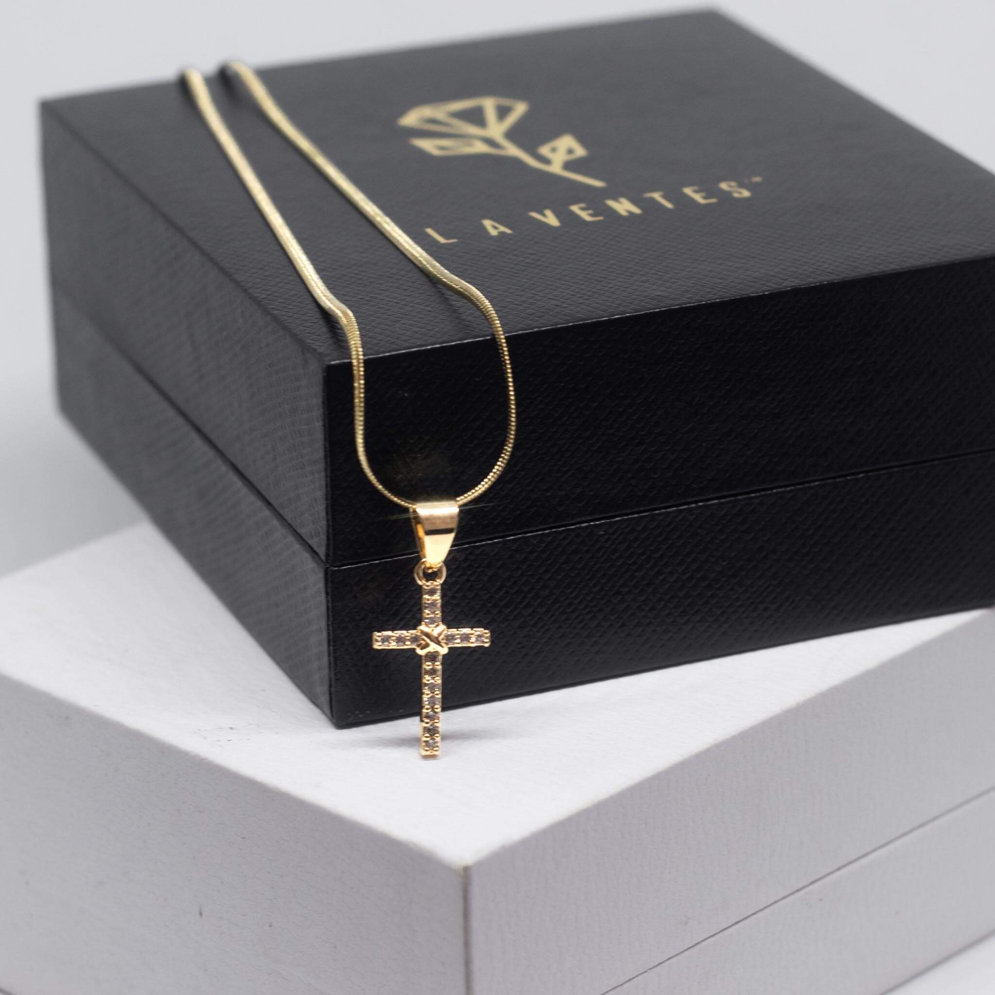 Hope Cross Necklace – La Ventes